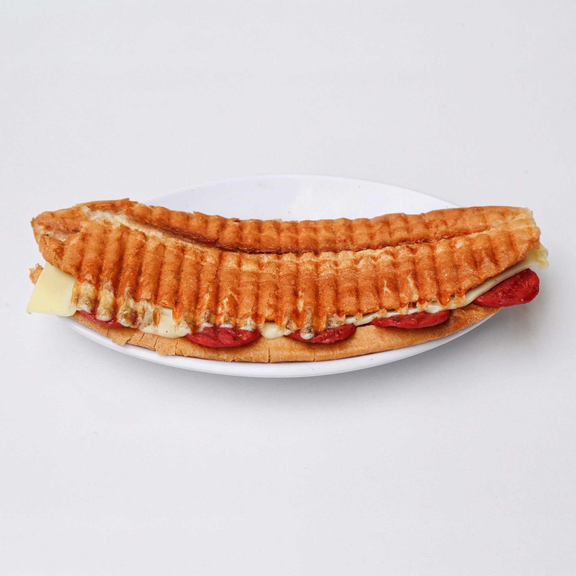 Kaşarlı – Sucuklu Tost (Domates-Salatalık-Zeytin İle Servis Edilir ...